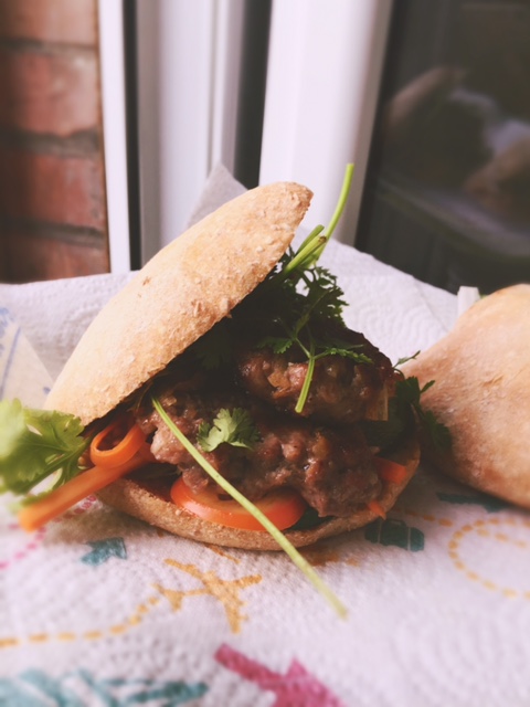 BANH MI VIETNAM - VIETNAMESE BURGER | ThyThyCooking